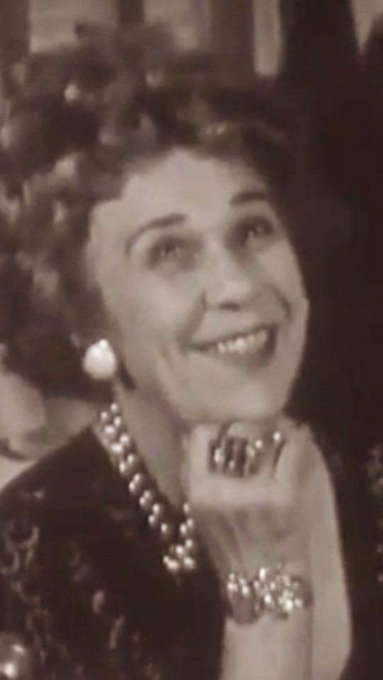 opera_fan_1880@instagram on Pinno: Anna Rozsa Vasiliu singing the first ...